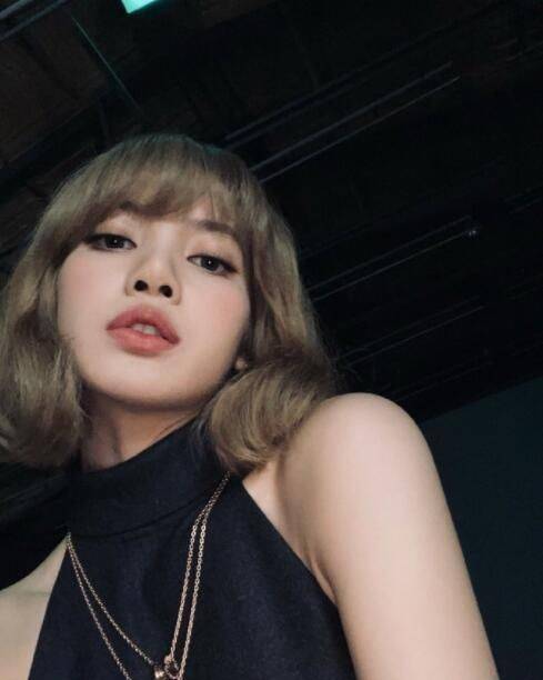 LISA首张单曲回归预告照-搜狐大视野-搜狐新闻