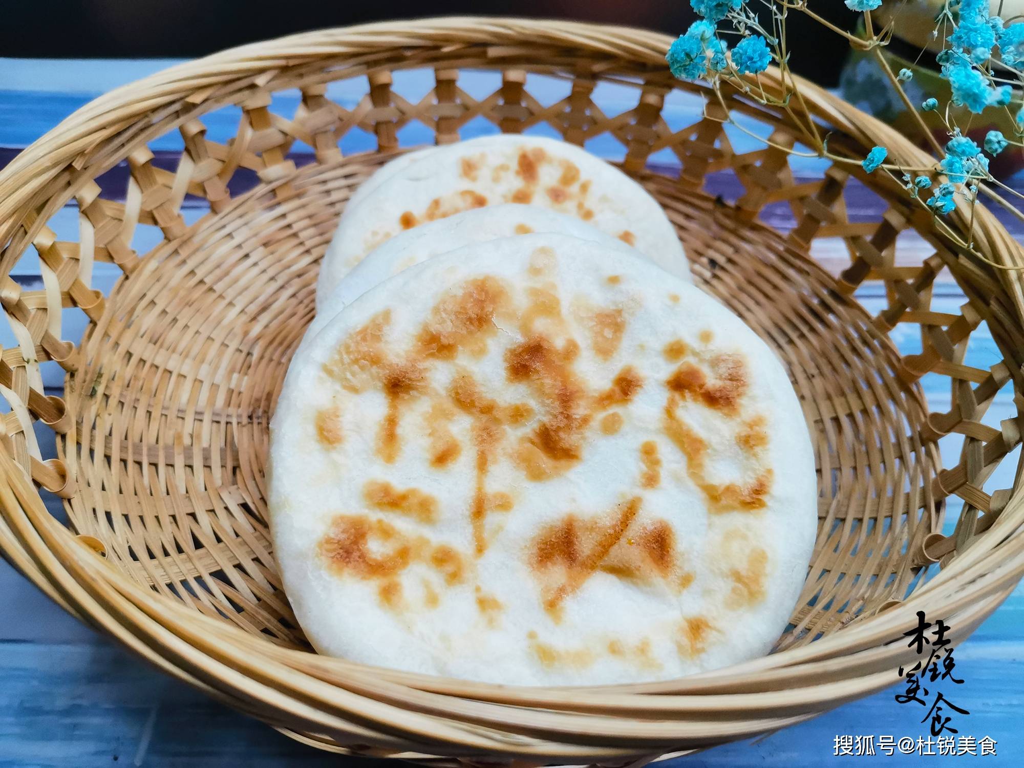 花200做了一锅老北京卤煮火烧，1人1大碗，汤香肉烂贵点也值了_辣椒