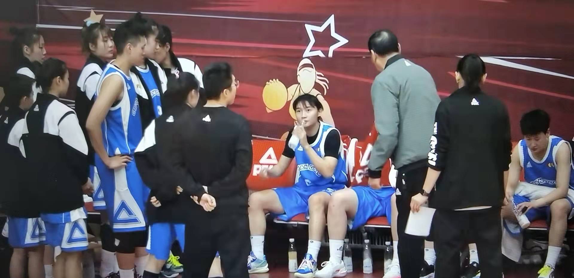 WCBA出现争议判罚，山东女篮86比75战胜北京女篮，杨衡瑜狂砍23分立功_比赛