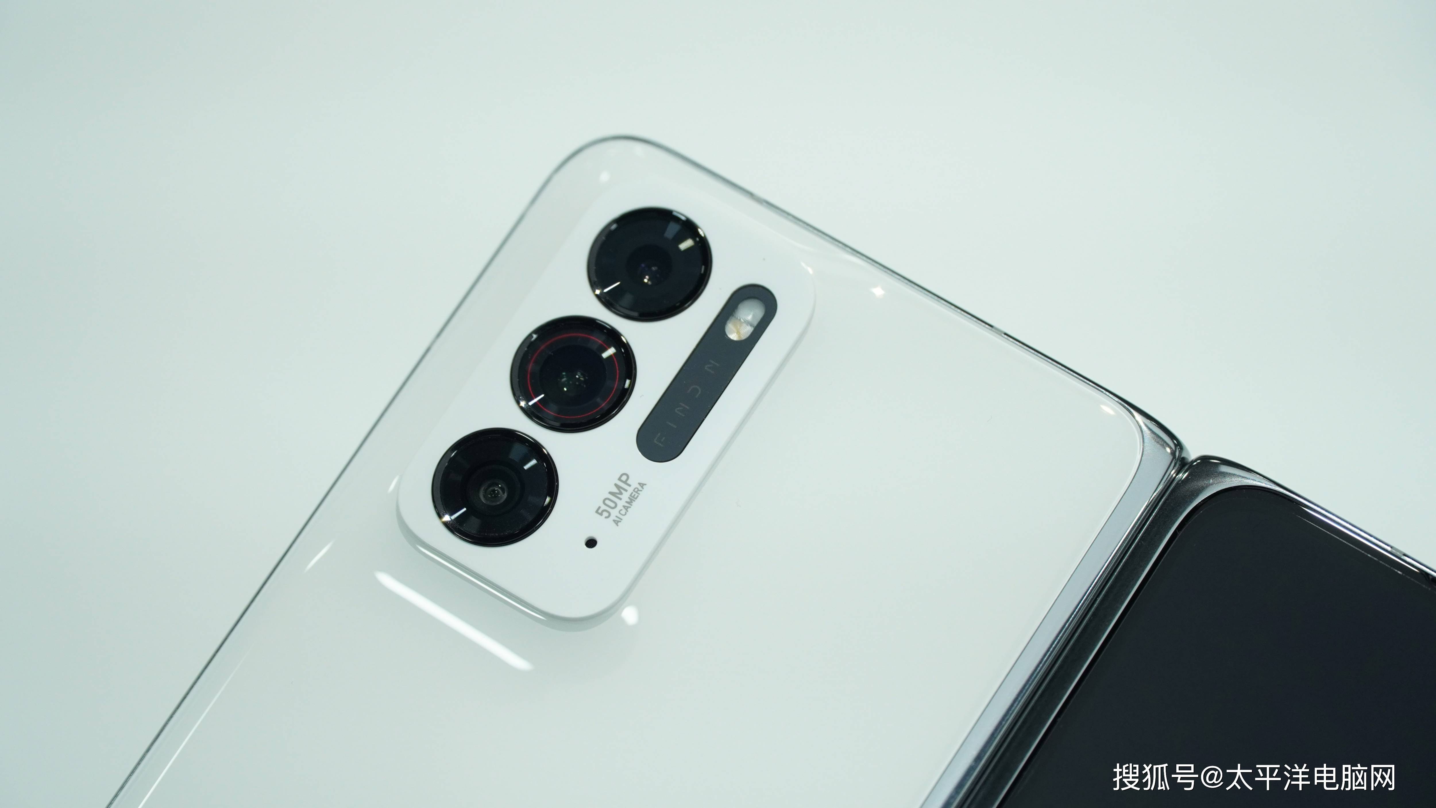 OPPO Find N抢鲜图赏：精致小巧，又兼具沉浸大屏-搜狐大视野-搜狐新闻