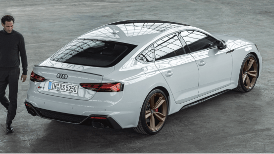 新奥迪RS5 Sportback活力四射 , 高配置带来高享受_搜狐汽车_搜狐网
