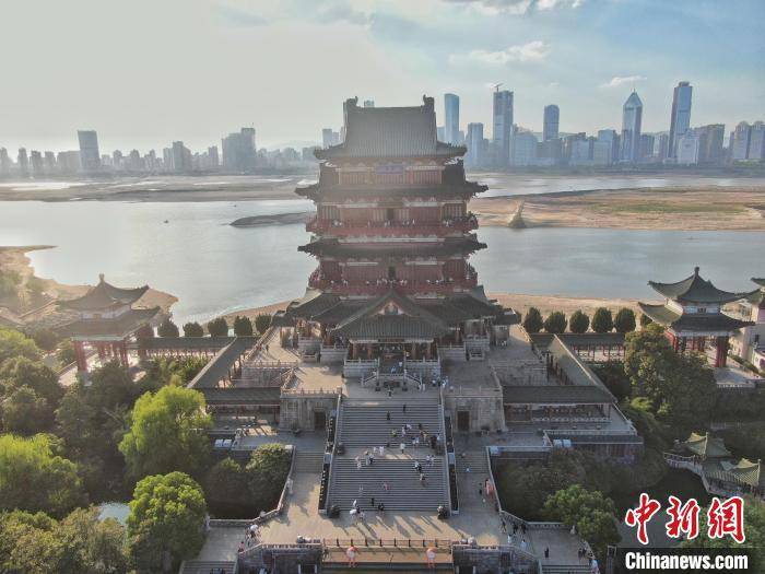 江南名楼滕王阁国庆黄金周吸引游客观光-搜狐大视野-搜狐新闻