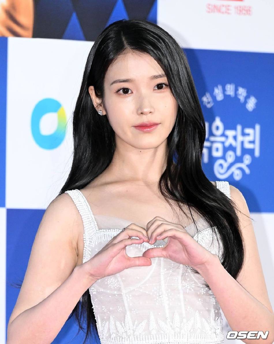 汤唯盛装出席青龙电影奖颁奖礼 IU林允儿红毯比美-搜狐大视野-搜狐新闻