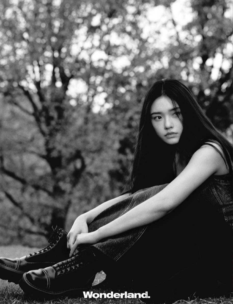 林允质感大片惊喜释出黑长直搭配卡通卫衣甜美灵动 搜狐大视野 搜狐新闻