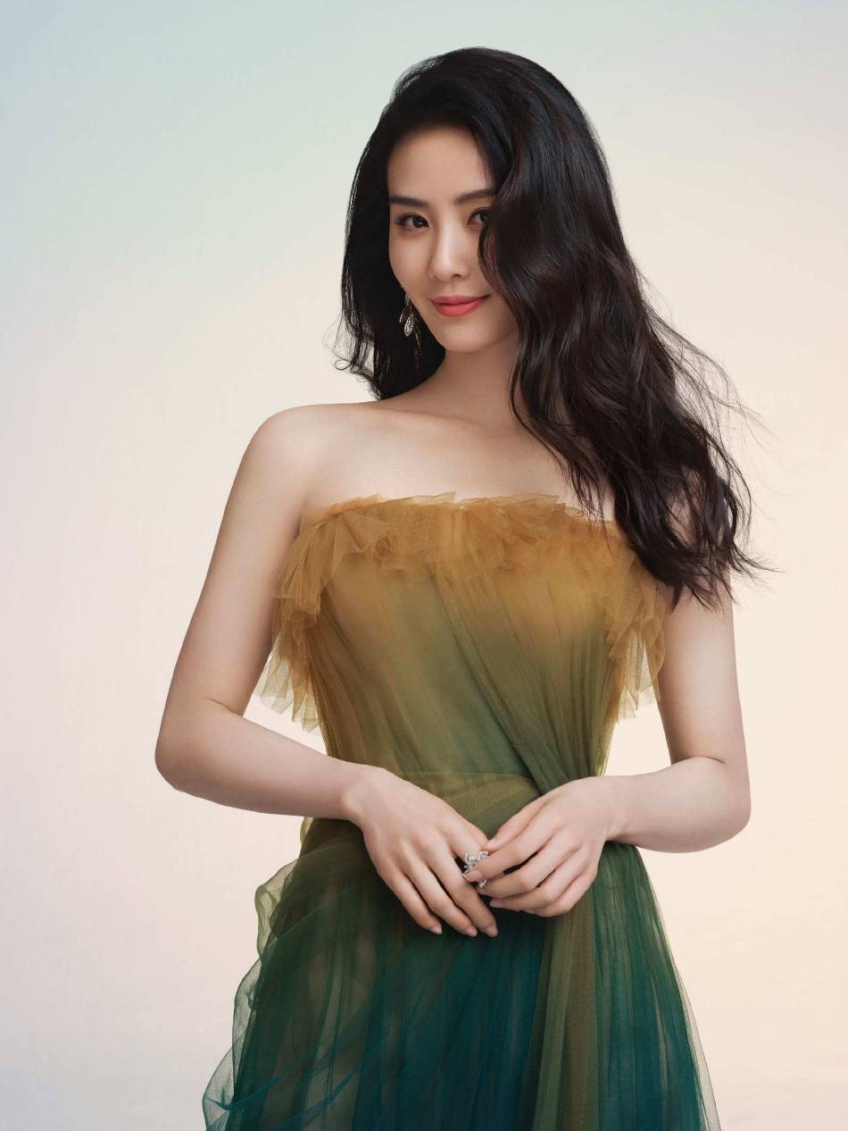 刘诗诗晒36岁贺生照优雅动人 穿渐变纱裙仙气十足-搜狐大视野-搜狐新闻