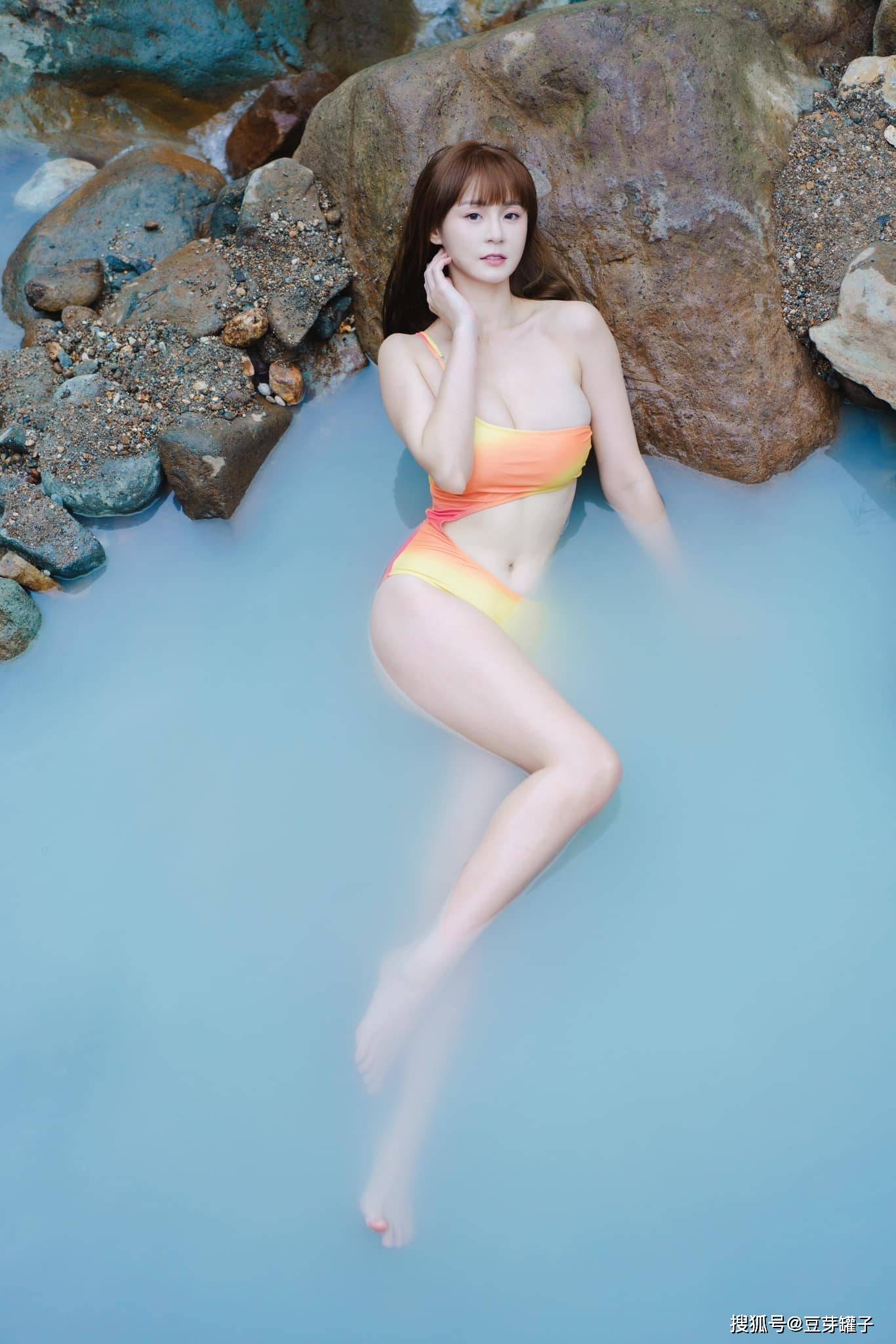 啦啦队女神「短今」身材火辣，“微胖界”的天花板-搜狐大视野-搜狐新闻