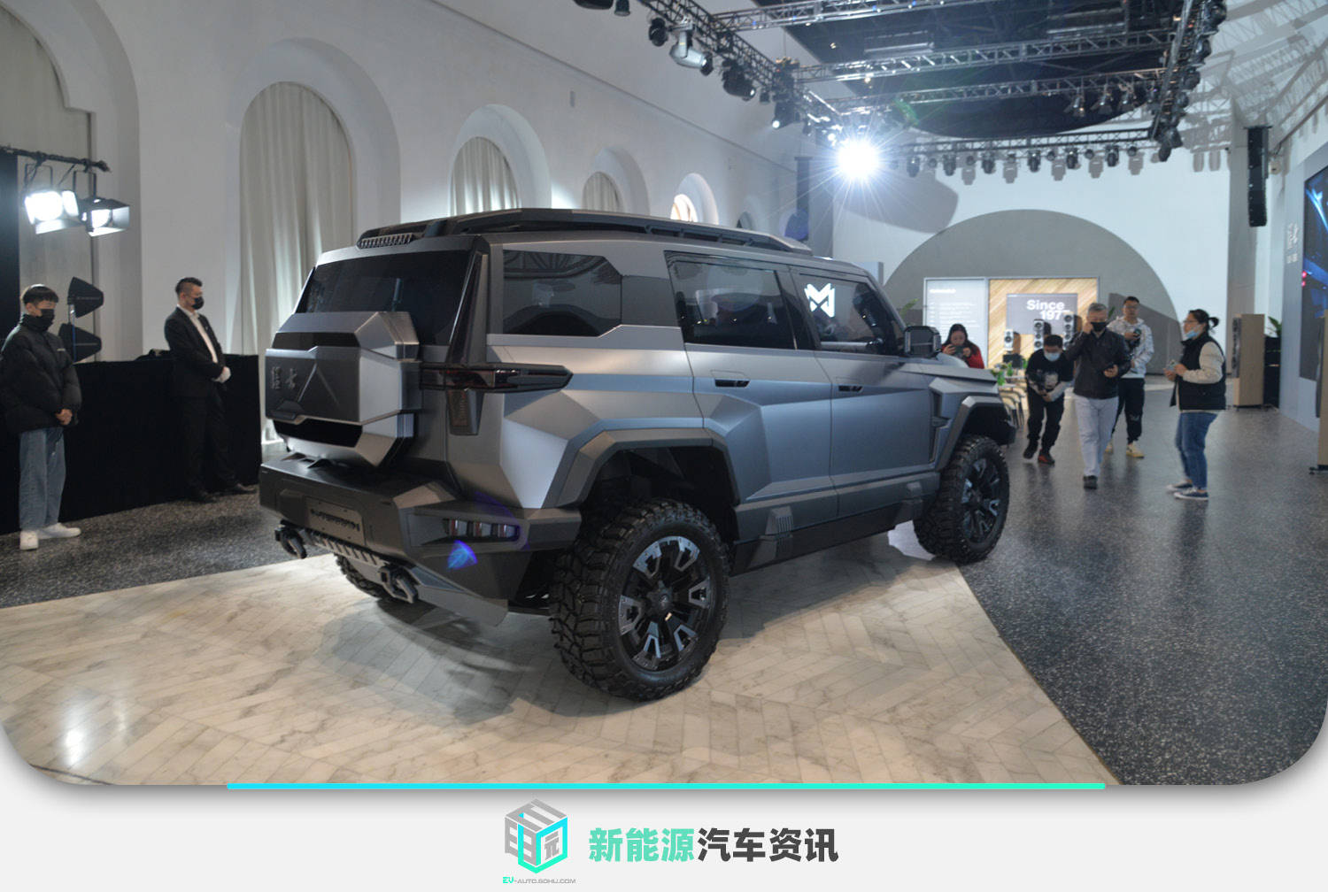 猛士M-TERRAIN亮相 纯电/增程预计超70万竞争仰望U8_搜狐汽车_搜狐网