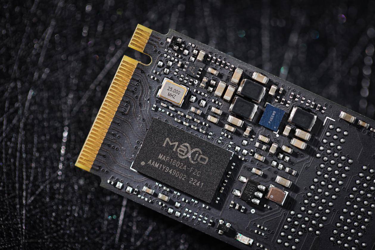 大华存储C970 PLUS系列SSD欣赏：高速存储实力不凡-搜狐大视野-搜狐新闻