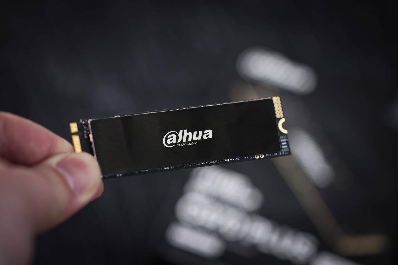 大华存储C970 PLUS系列SSD欣赏：高速存储实力不凡-搜狐大视野-搜狐新闻