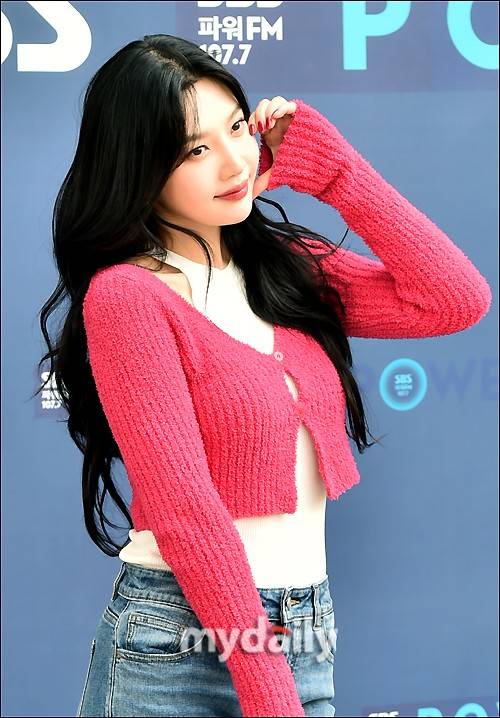 Joy参加《动物农场》节目拍摄 用脸比心娇俏可爱！-搜狐大视野-搜狐新闻