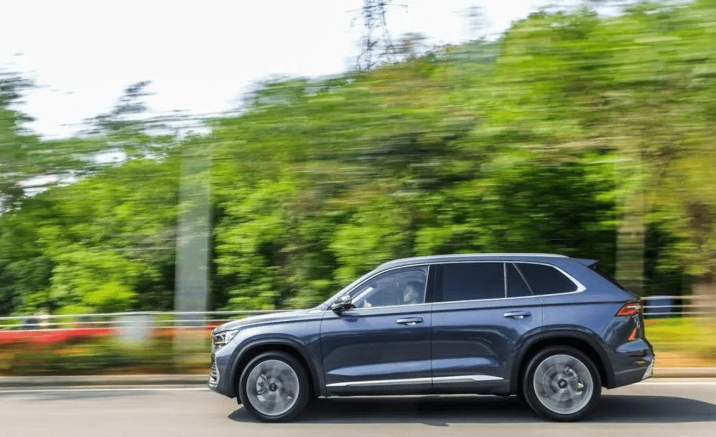 吉利星越L，2.0T爆238马力，配备“女王座驾”，是否值得入手？_搜狐汽车_搜狐网