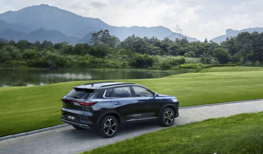 国产混动SUV“重磅炸弹”，轴距2825mm，油耗4.8L，才卖12万多_搜狐汽车_搜狐网