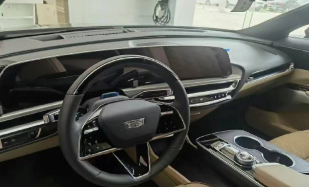 竞争奔驰E级有戏吗？全新凯迪拉克CT6官图曝光，标配33英寸曲面屏_搜狐汽车_搜狐网