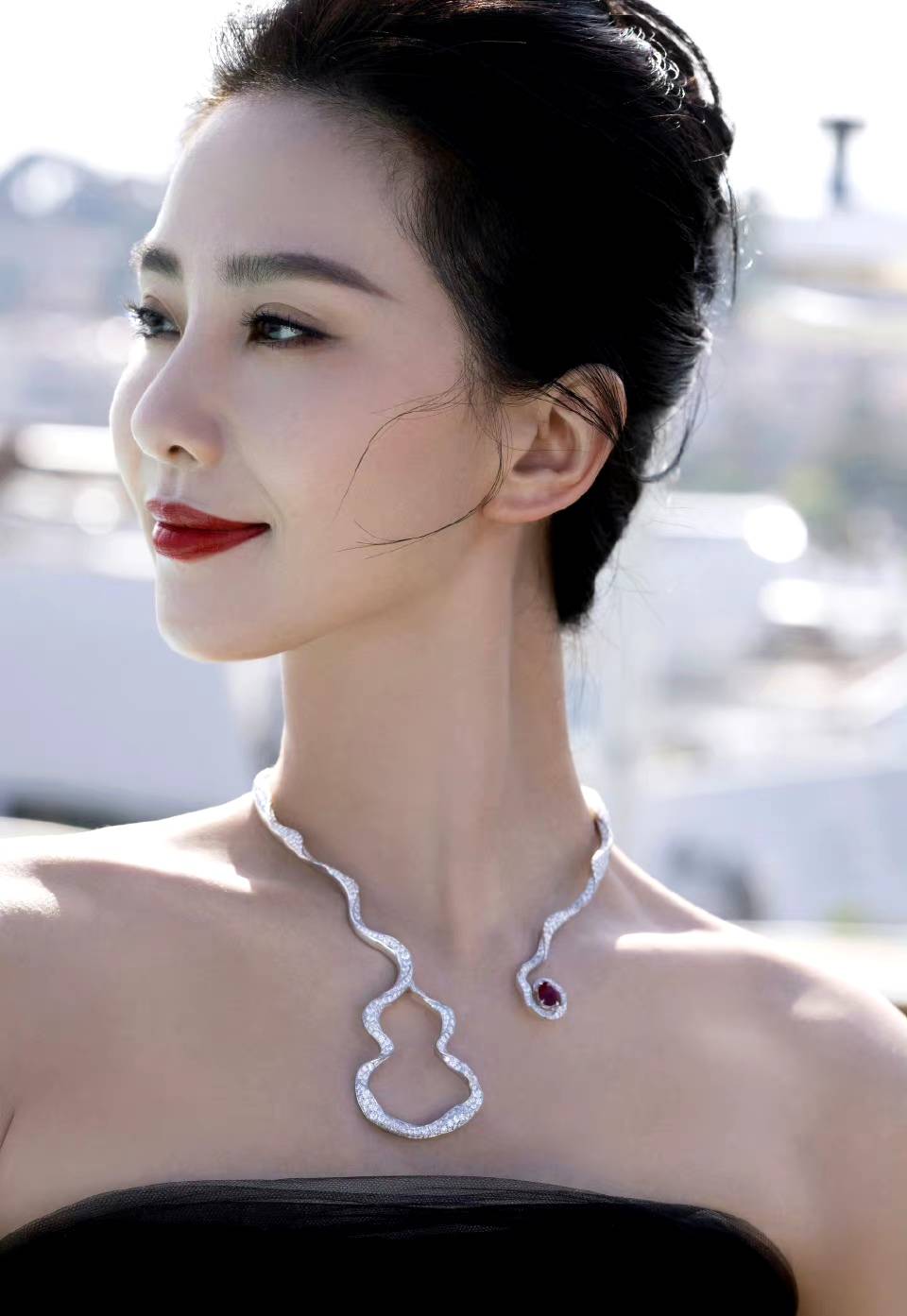 Queelin品牌代言人刘诗诗佩戴高级珠宝亮相戛纳-搜狐大视野-搜狐新闻