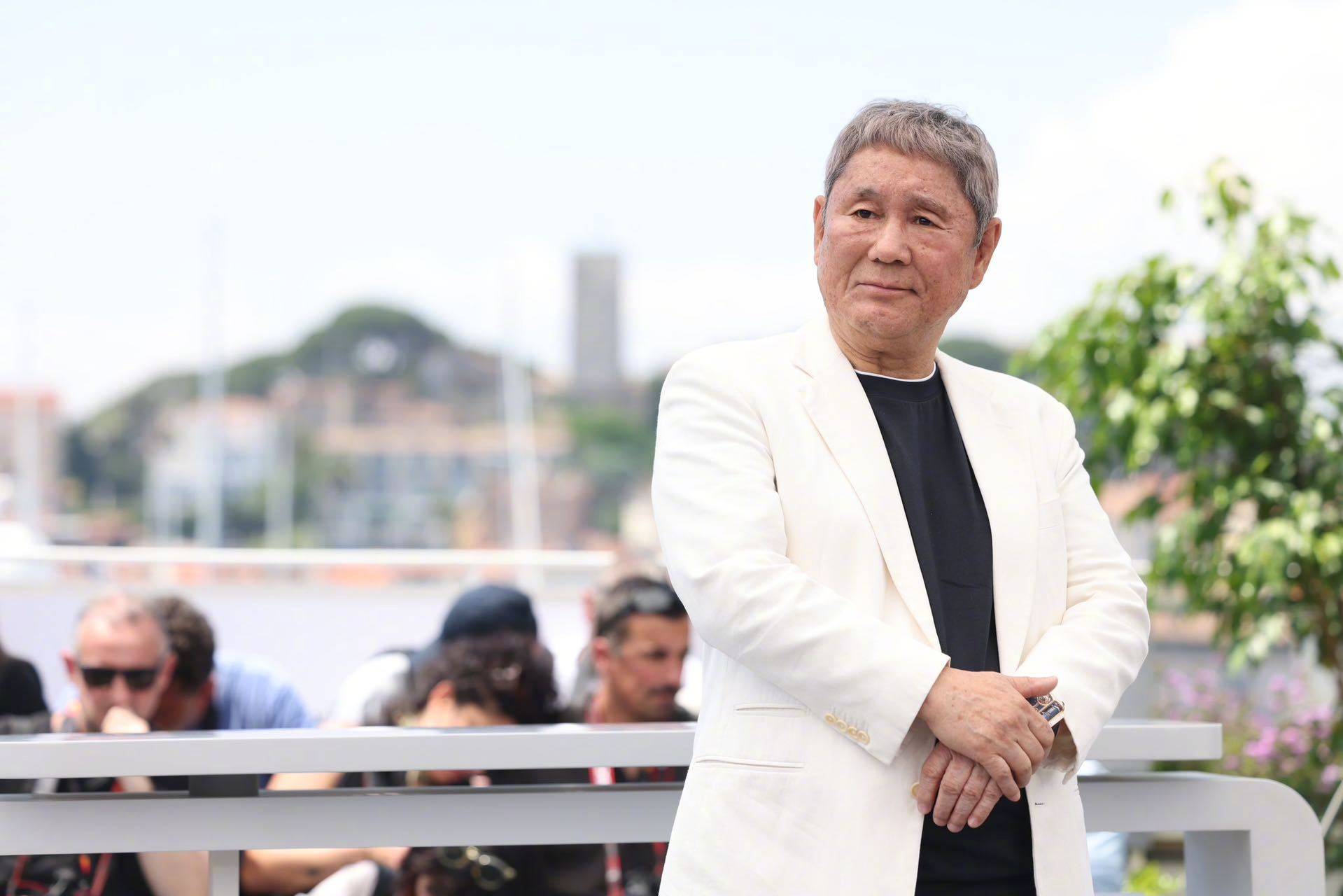 《首》戛纳photocall 北野武亮相 黑帮”气质拉满 搜狐大视野 搜狐新闻
