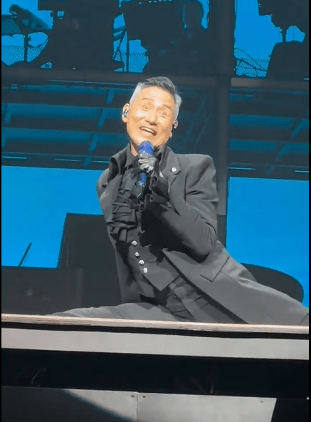 61岁张学友开巡回演唱会 舞台上秀一字马状态超好-搜狐大视野-搜狐新闻