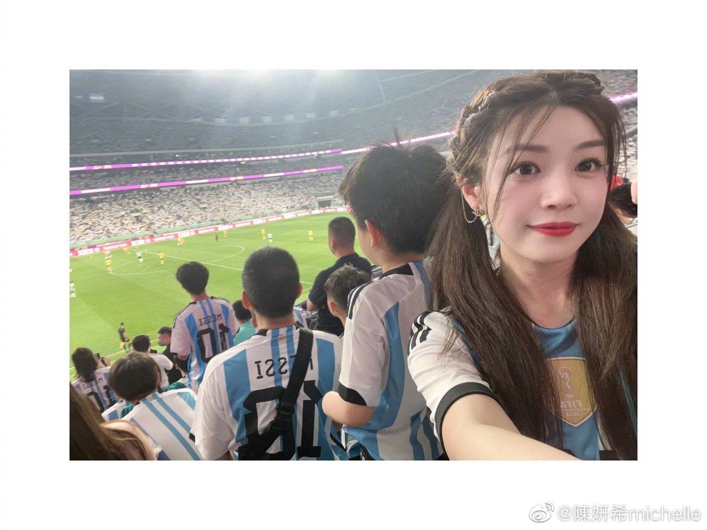 组图 演员陈妍希带儿子追星梅西 看台与苏翊鸣合影 搜狐大视野 搜狐新闻