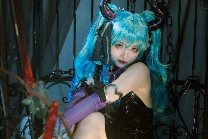 cos：miku小恶魔Cosplay正片9P-物部弥生-搜狐大视野-搜狐新闻