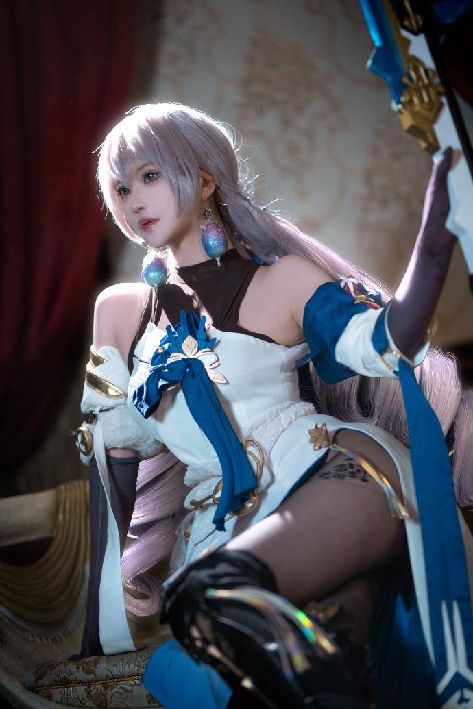 cos：崩坏星穹铁道布洛妮娅Cosplay-搜狐大视野-搜狐新闻