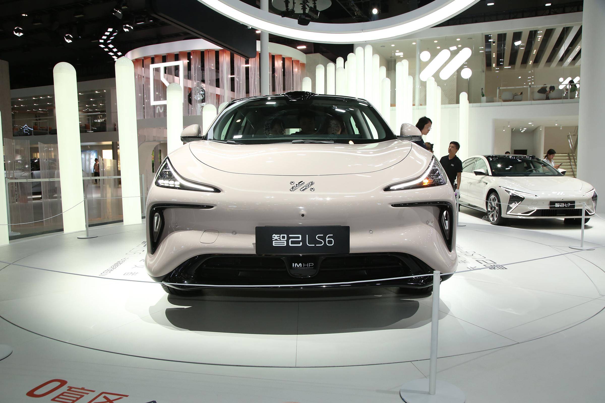 能否肩负销量重任？智己LS6预售8小时订单破六千，预售价23万元起_搜狐汽车_搜狐网