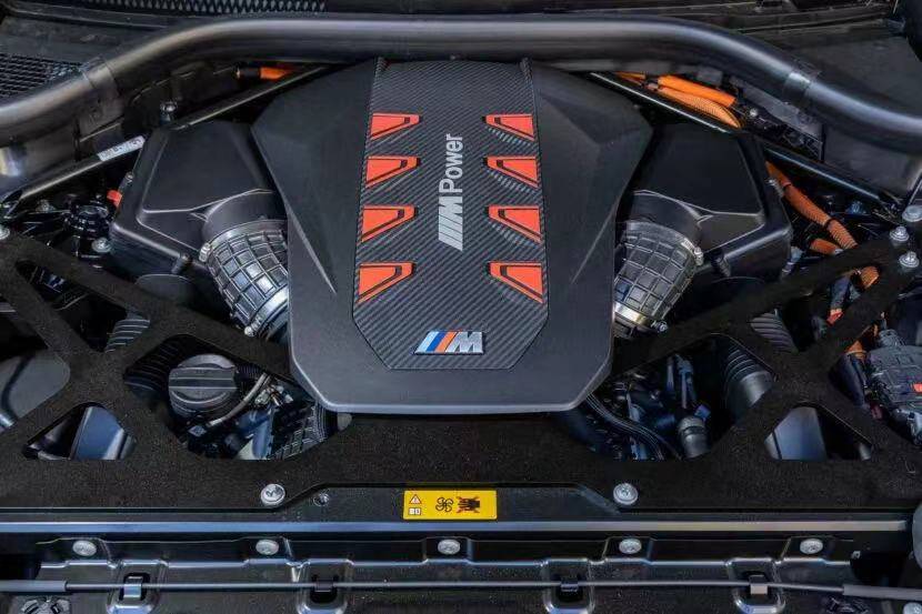 要来了！全新宝马M5实车曝光，尾部造型很战斗，搭4.4T V8插混_搜狐汽车_搜狐网