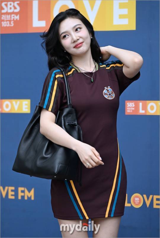 Joy参加《动物农场》节目拍摄 俏皮可爱又漂亮！-搜狐大视野-搜狐新闻