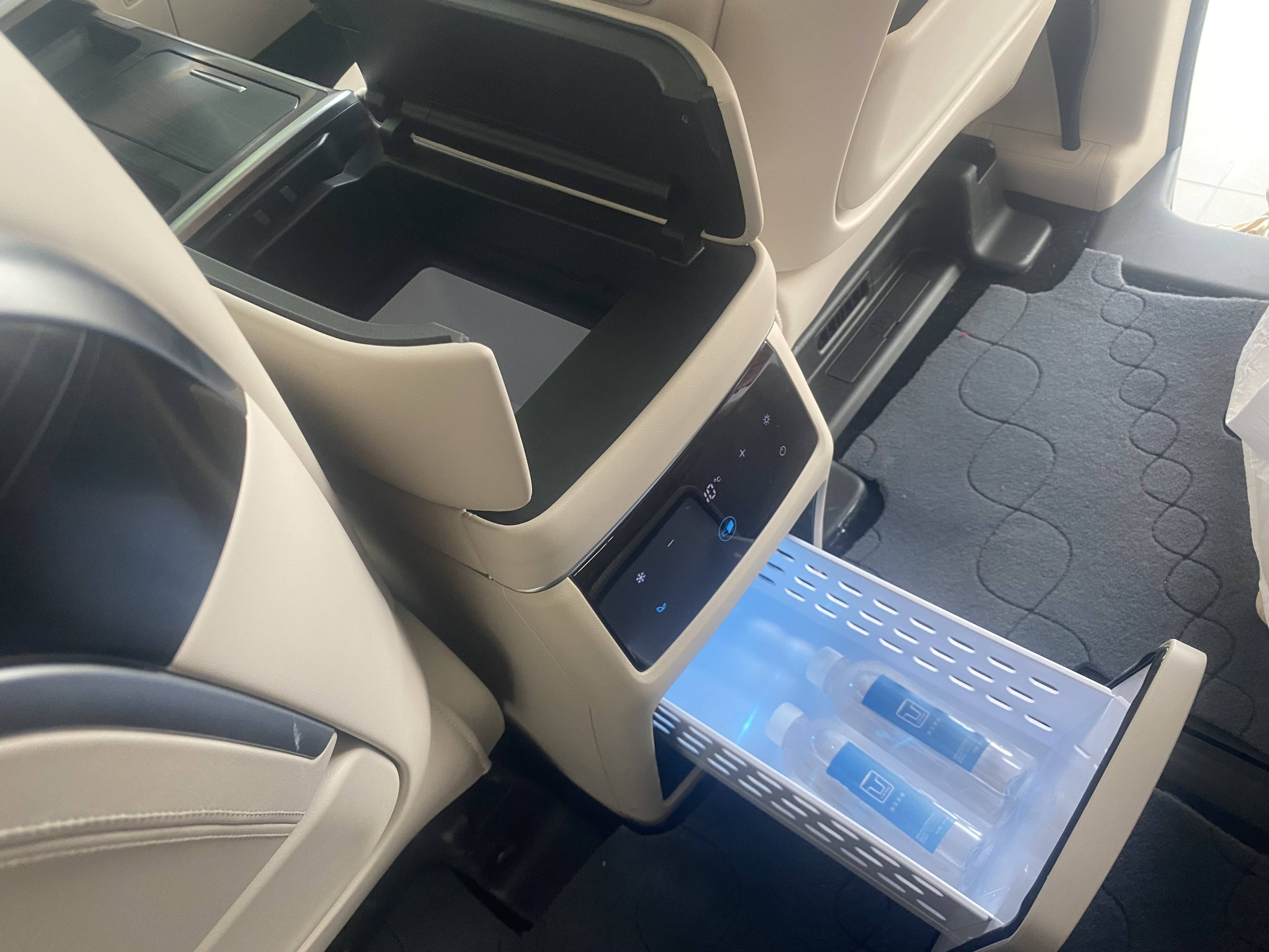 一款豪华MPV 吉林帅通4S店抢先实拍高山DHT-PHEV_搜狐汽车_搜狐网