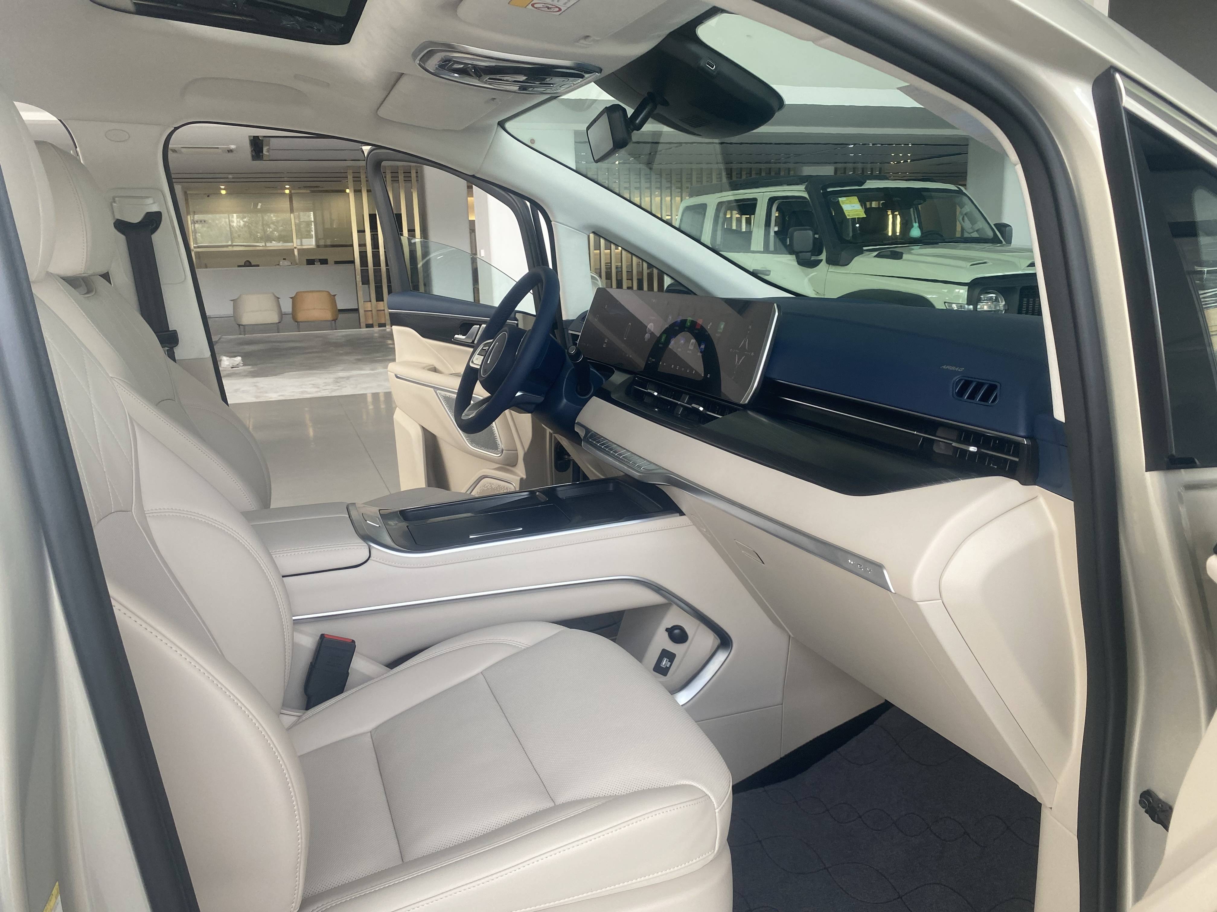 一款豪华MPV 吉林帅通4S店抢先实拍高山DHT-PHEV_搜狐汽车_搜狐网