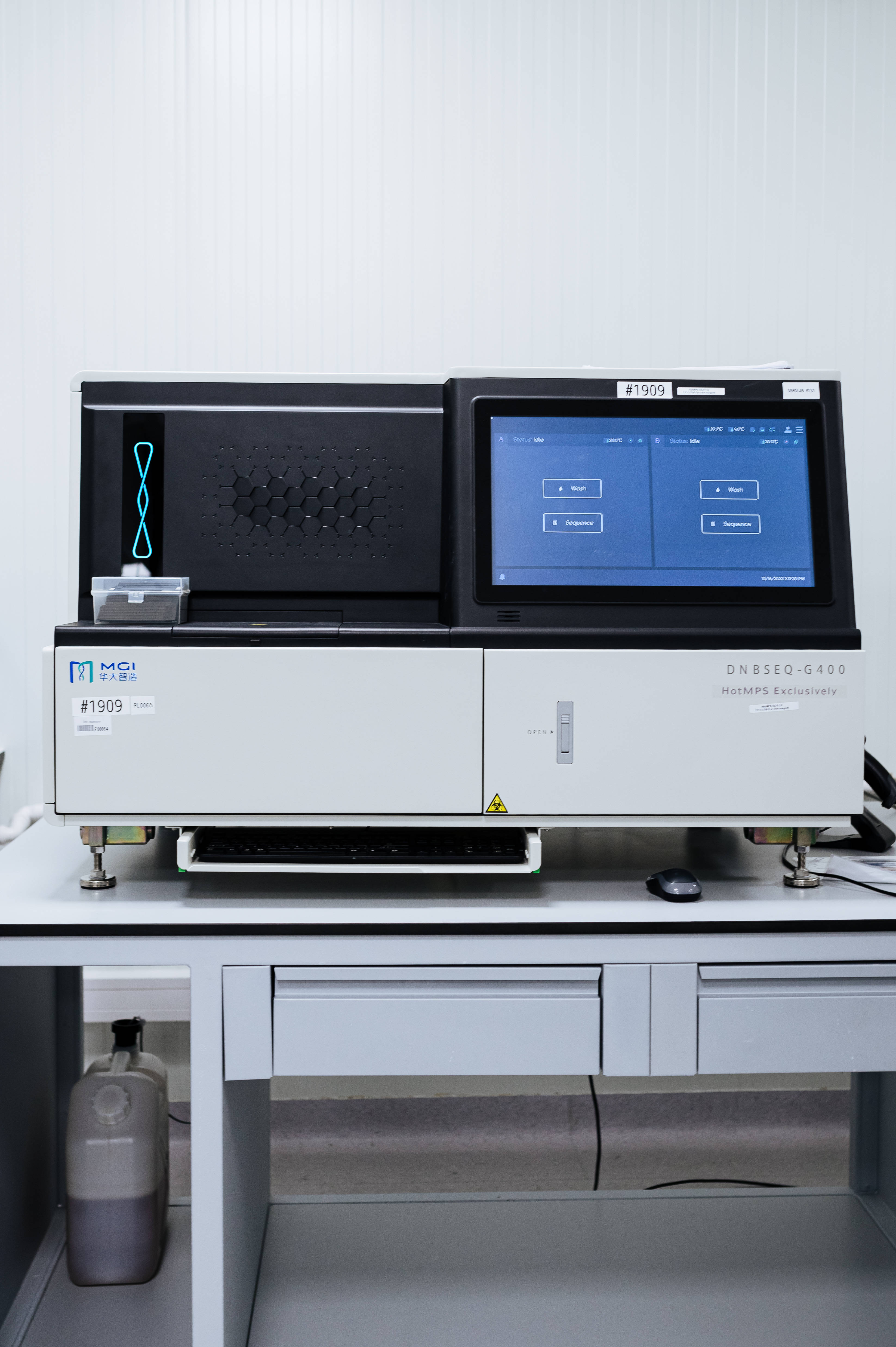 高通量基因测序仪DNBSEQ-G400--华大智造-搜狐大视野-搜狐新闻