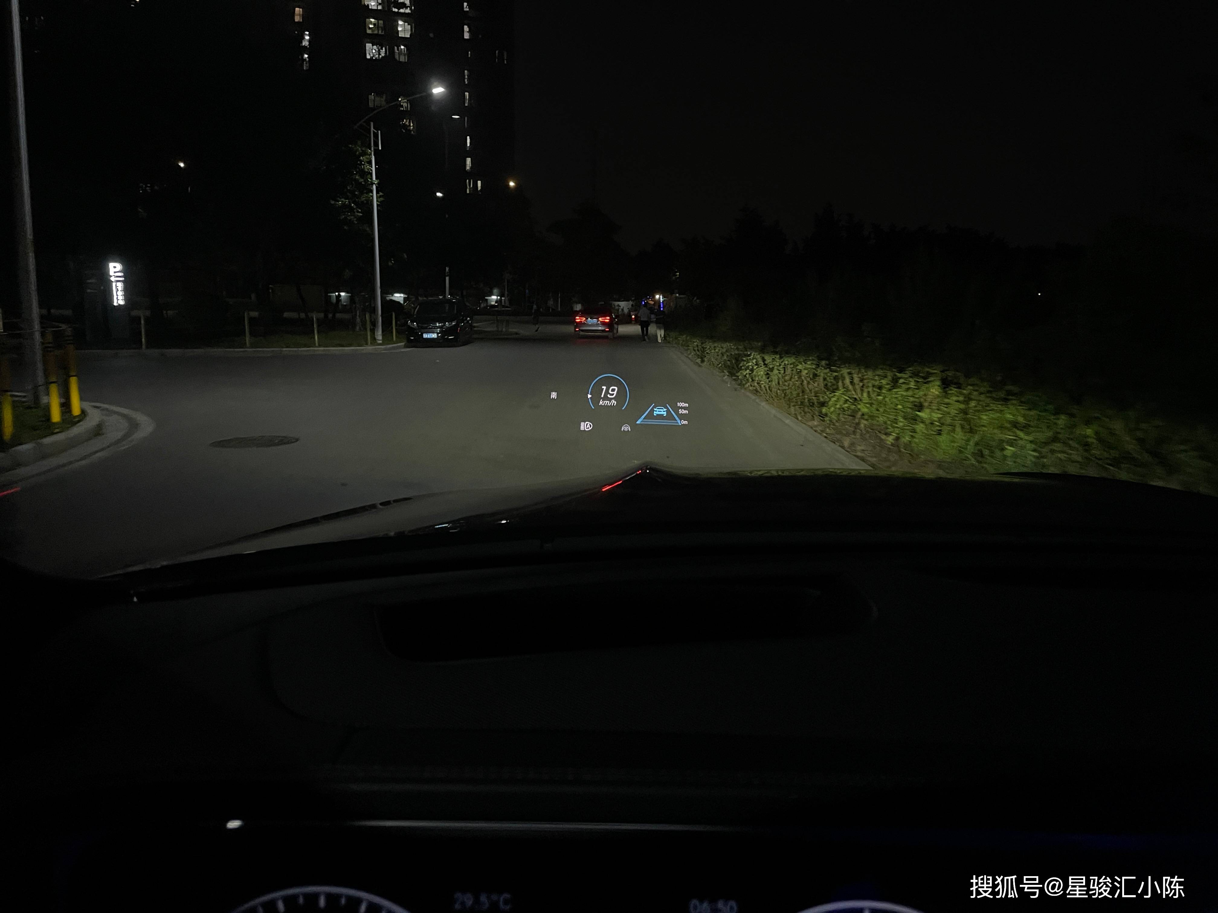 奔驰新款GLS450加装升级23P智能驾驶辅助，HUD抬头显示功能效果分享_搜狐汽车_搜狐网