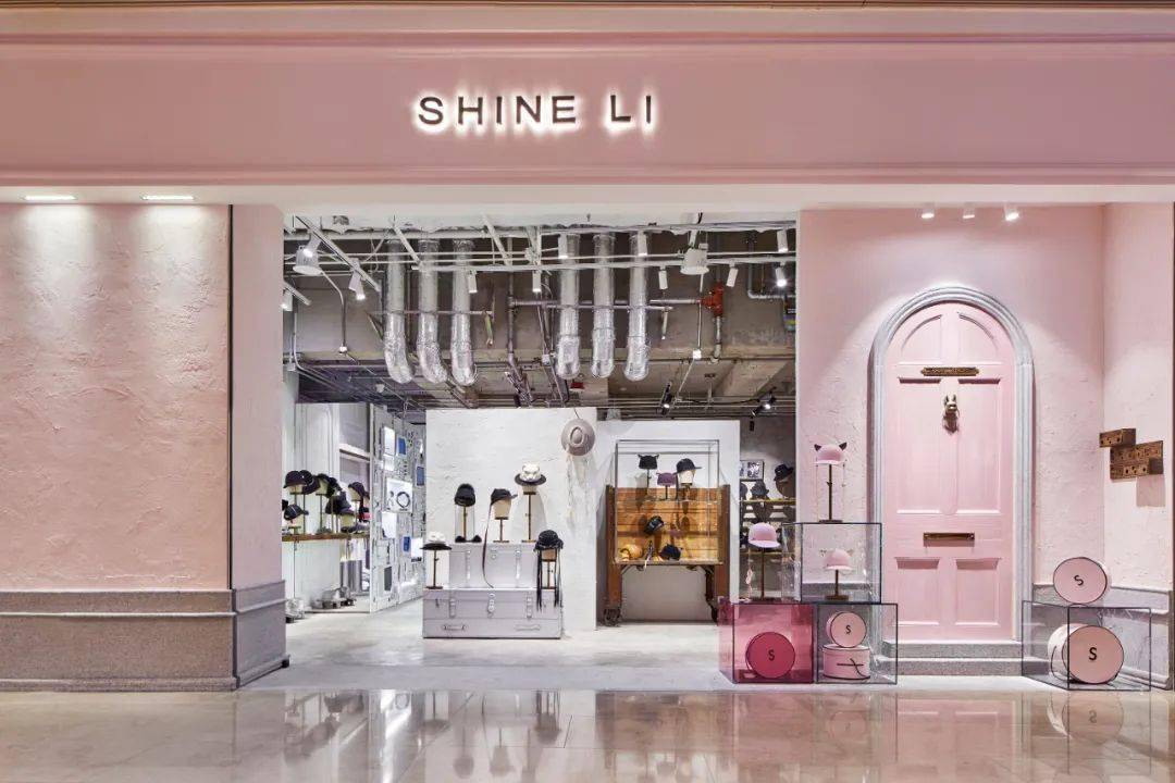 逆势入驻成都远洋太古里，原创帽饰设计品牌SHINE LI讲述八年心路历程 | iziRetail热点_帽子