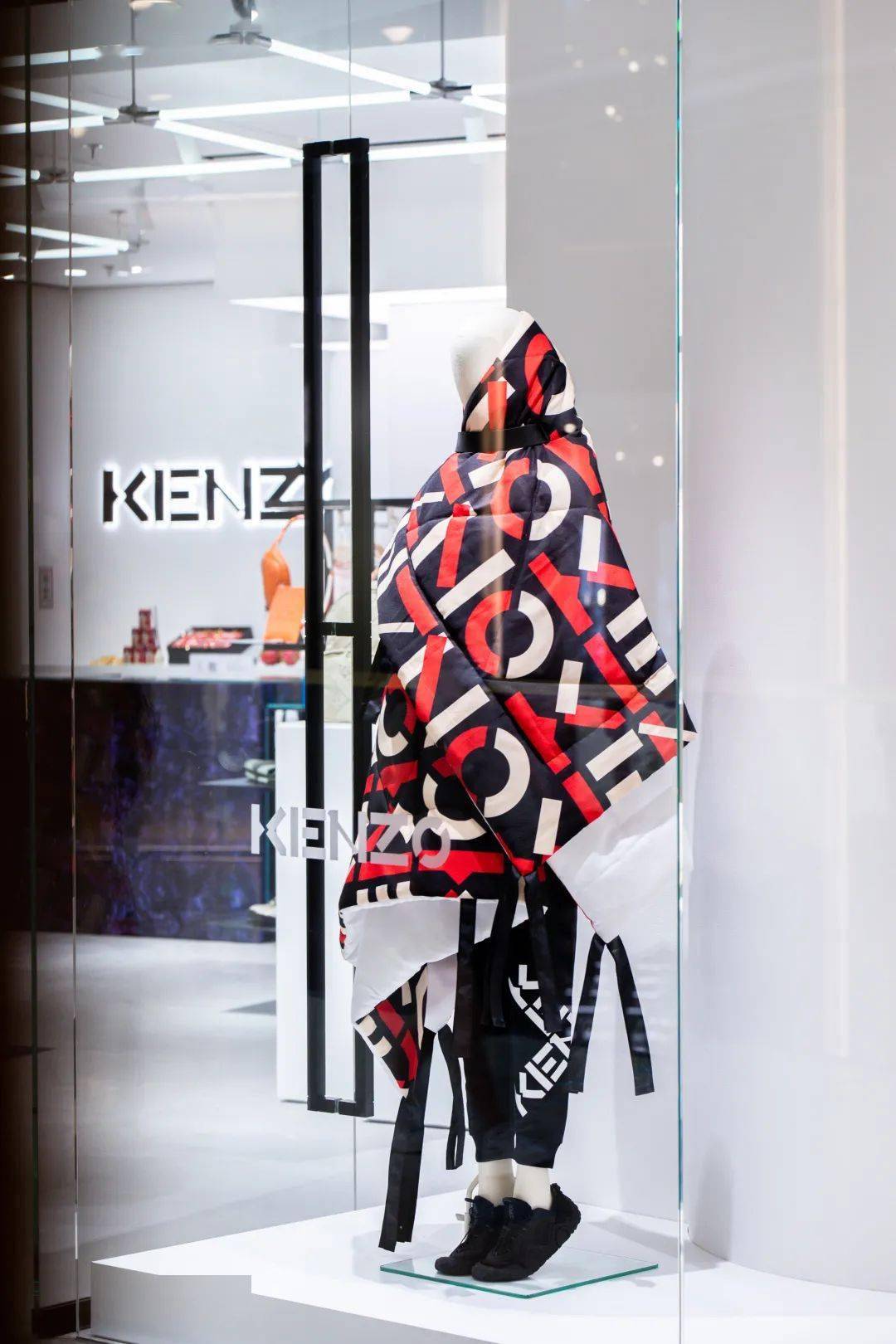KENZO—唯一能在逆势中升级形象的奢潮品牌，太高级了！_Felipe