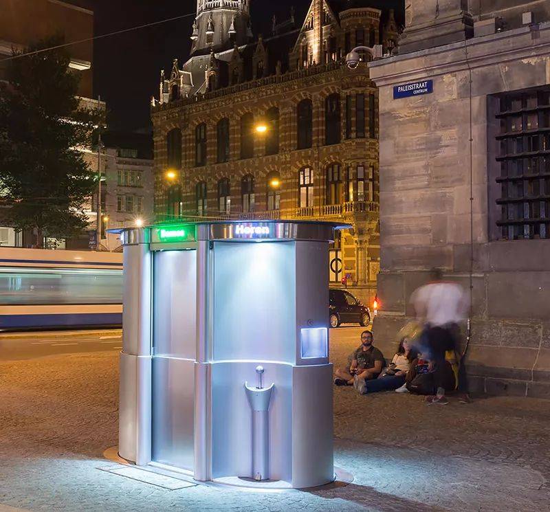 荷兰搞了个从地下冒出来的公厕！但你去的时候可要小心点~_厕所