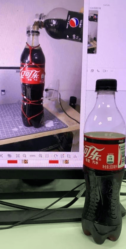 当百事可乐注入可口的身体，画风变得奇怪起来了……_广告