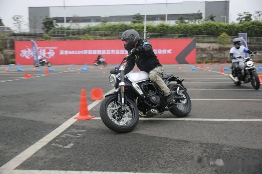 3.59万，高金GK500穿越来啦，附车型详细解读_搜狐汽车_搜狐网