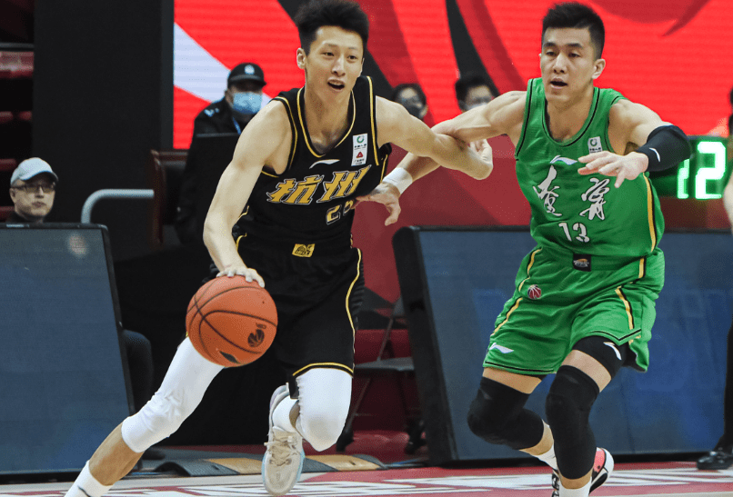 CCTV5直播，辽宁冲4强遇劲敌，避免3连杀，新科MVP如何阻击黑马_比赛