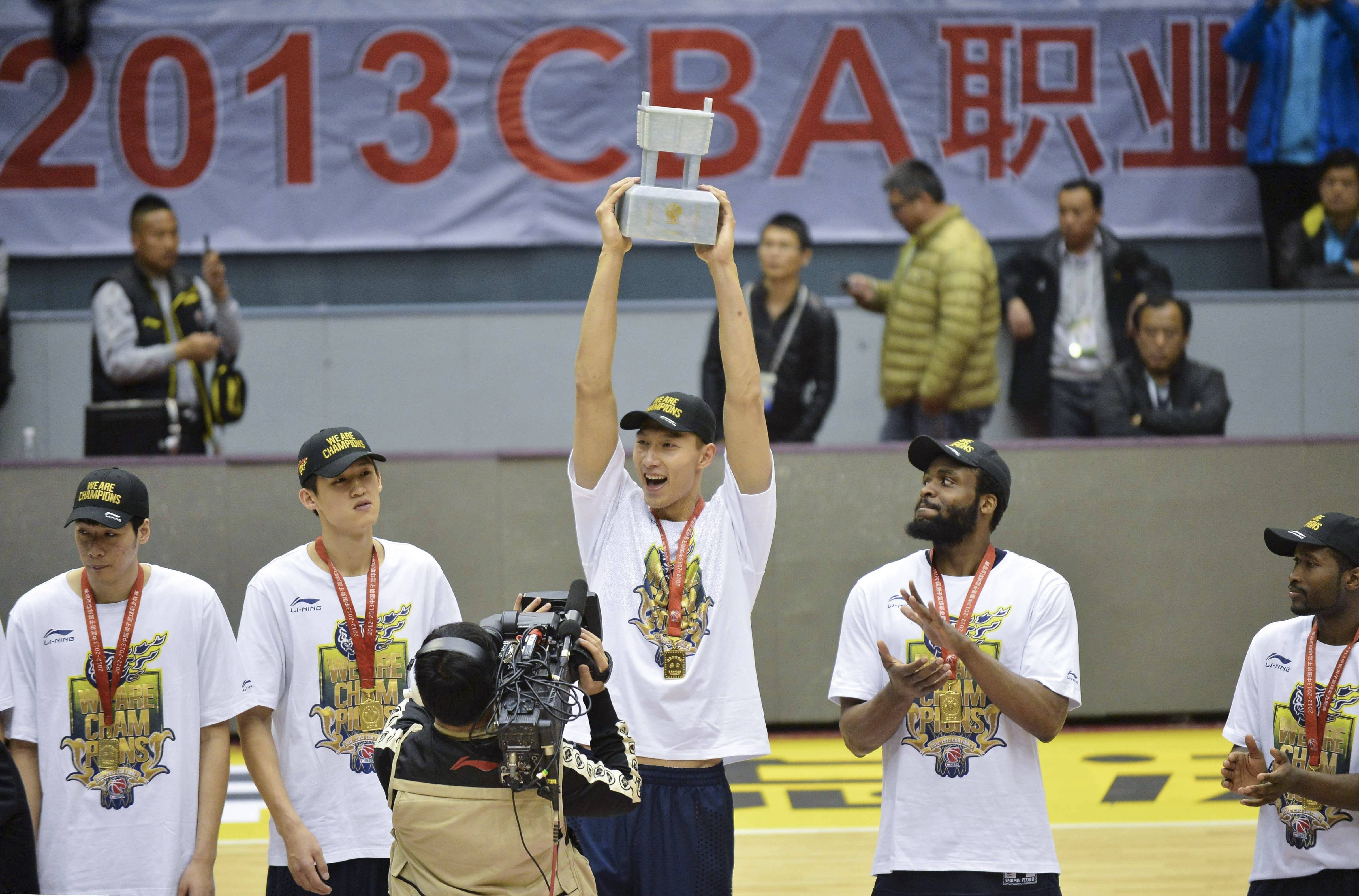 篮球——CBA: 广东队十一冠之路_新华社