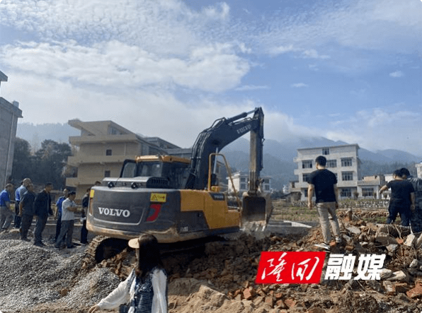 零容忍！隆回两处违法建筑被强制拆除！高平镇