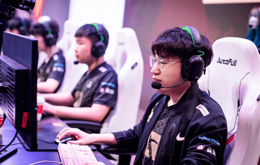 V5八连败！小草包打出压制，马哥火男抢镜！UP战绩已超RNG_比赛