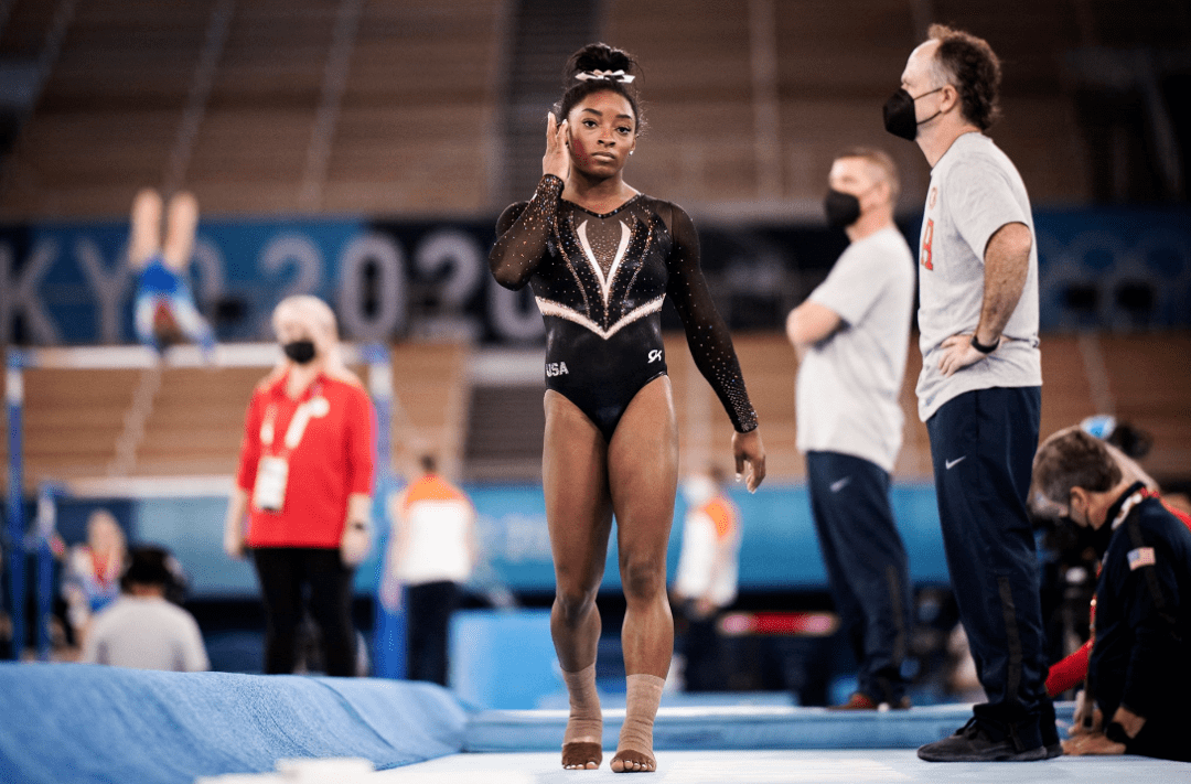外网热议！美国体操天后突然退赛，曾是震惊全球性侵案受害者_Simone