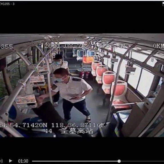泉州公交车上,乘客突然浑身抽搐、口吐白沫,关键时刻黄谦