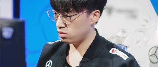 FNC输给RNG选手却笑得开心？官博发倒赞，欧成被G2踢后或想归队_比赛