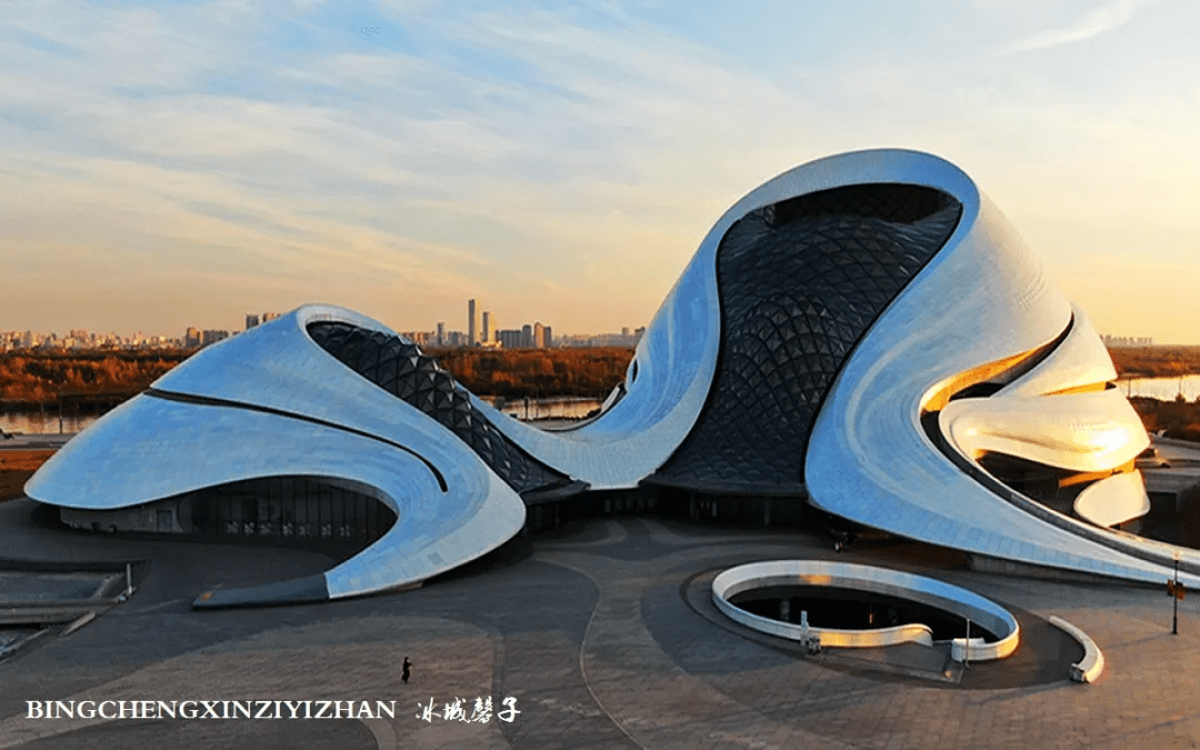 哈尔滨大剧院，耸立在松花江畔的艺术“雪山”_建筑造型