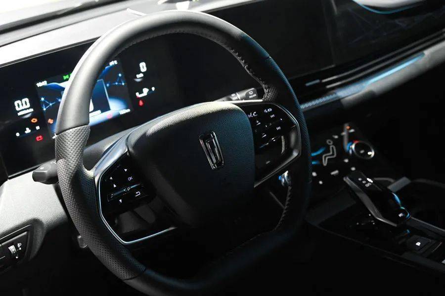 定位跨界SUV，轴距达2750毫米，一汽奔腾全新B70S首发亮相_搜狐汽车_搜狐网