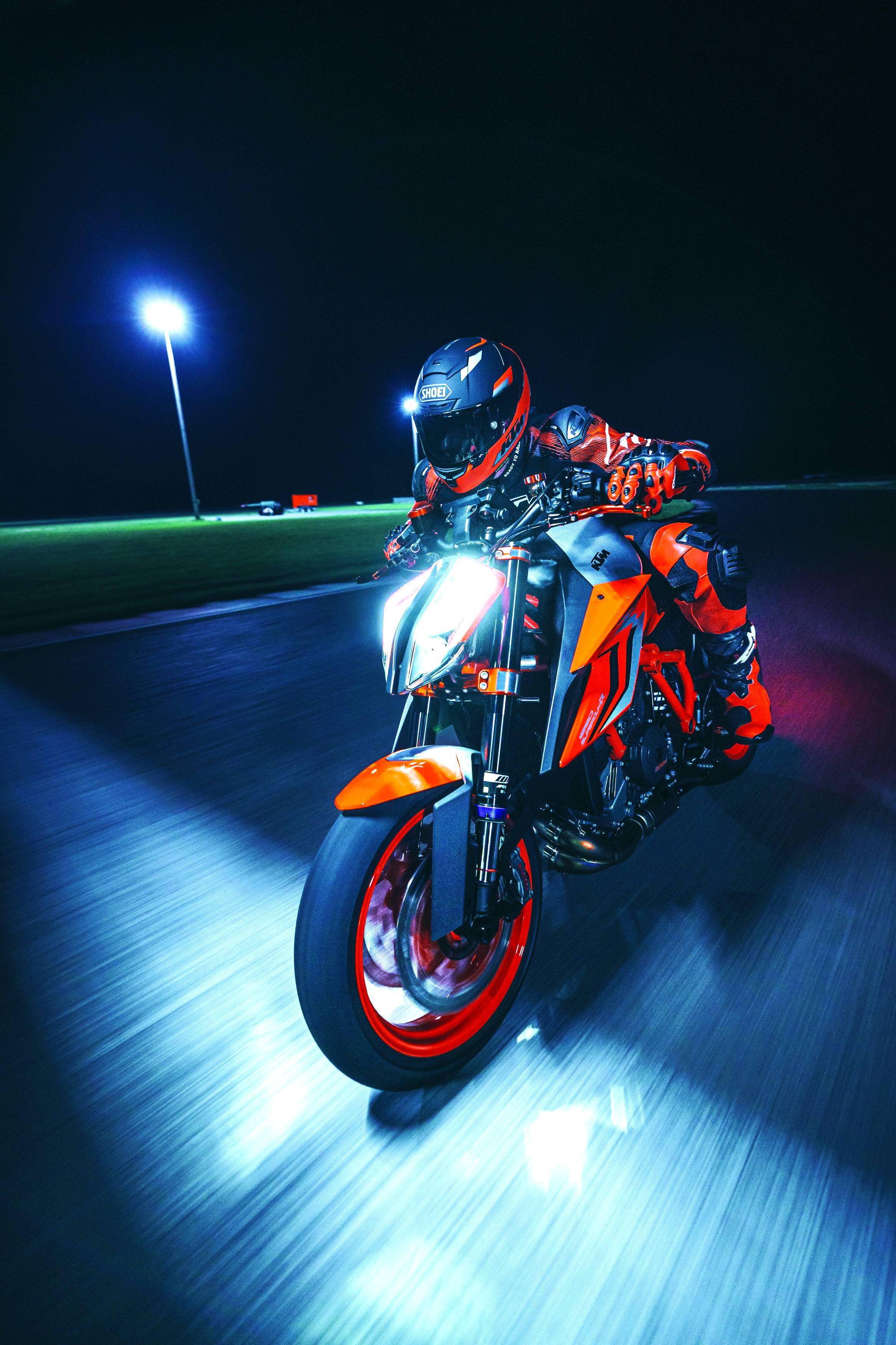 2022 KTM 1290 Supe Duke R、R Evo 户外特写（2）_搜狐汽车_搜狐网