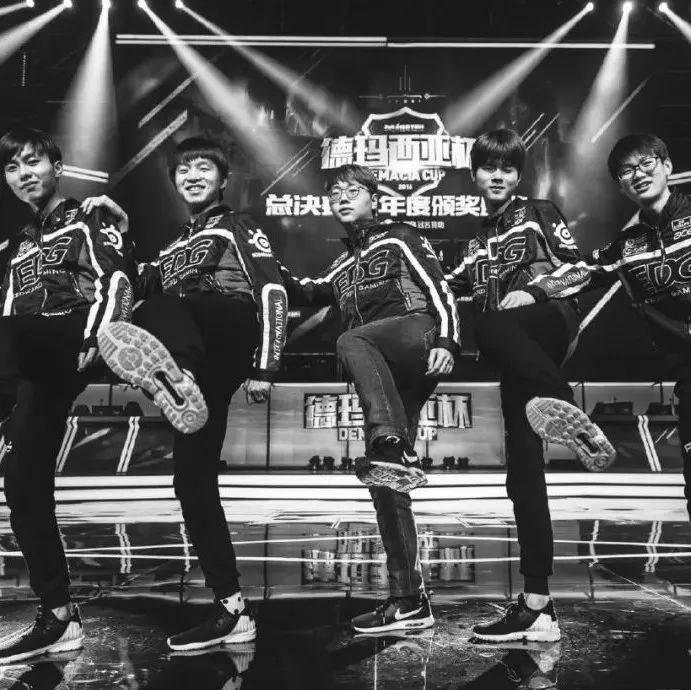 五年前的今天：Deft、PawN离开EDG_时光