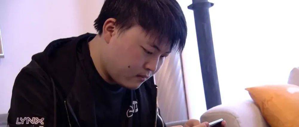 “Uzi还没复出，BLG中单先出事了”！被曝曾按月份频繁更换女朋友_Fofo_选手_职业