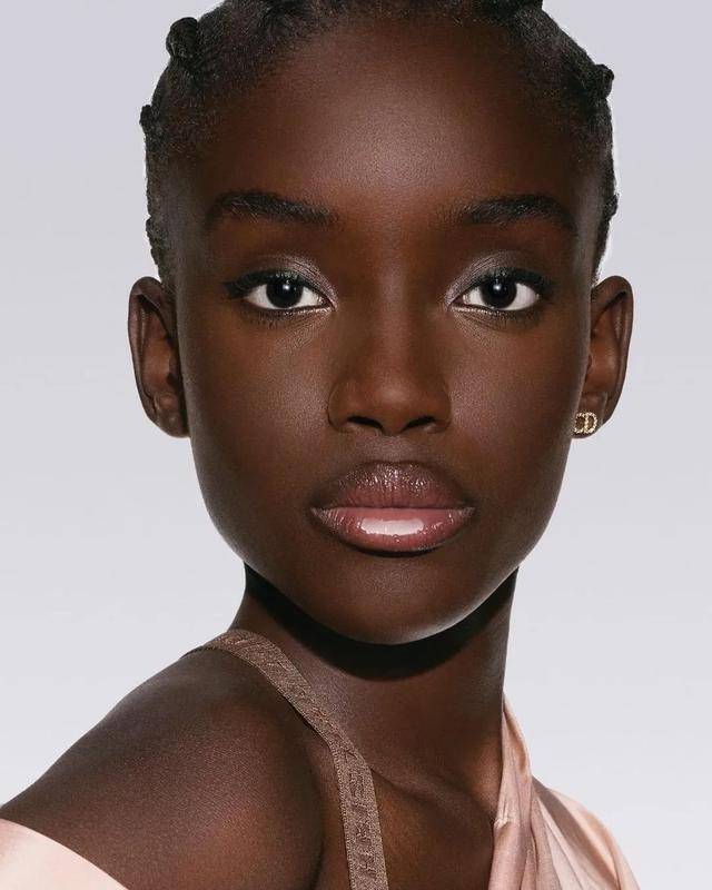 意大利力捧时尚超模，命真的太好了_Maty_Diba_Fall