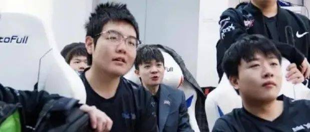 369改ID为“不玩酒桶”，结果连玩三局还遇到了Karsa_Zoom_比赛_观众