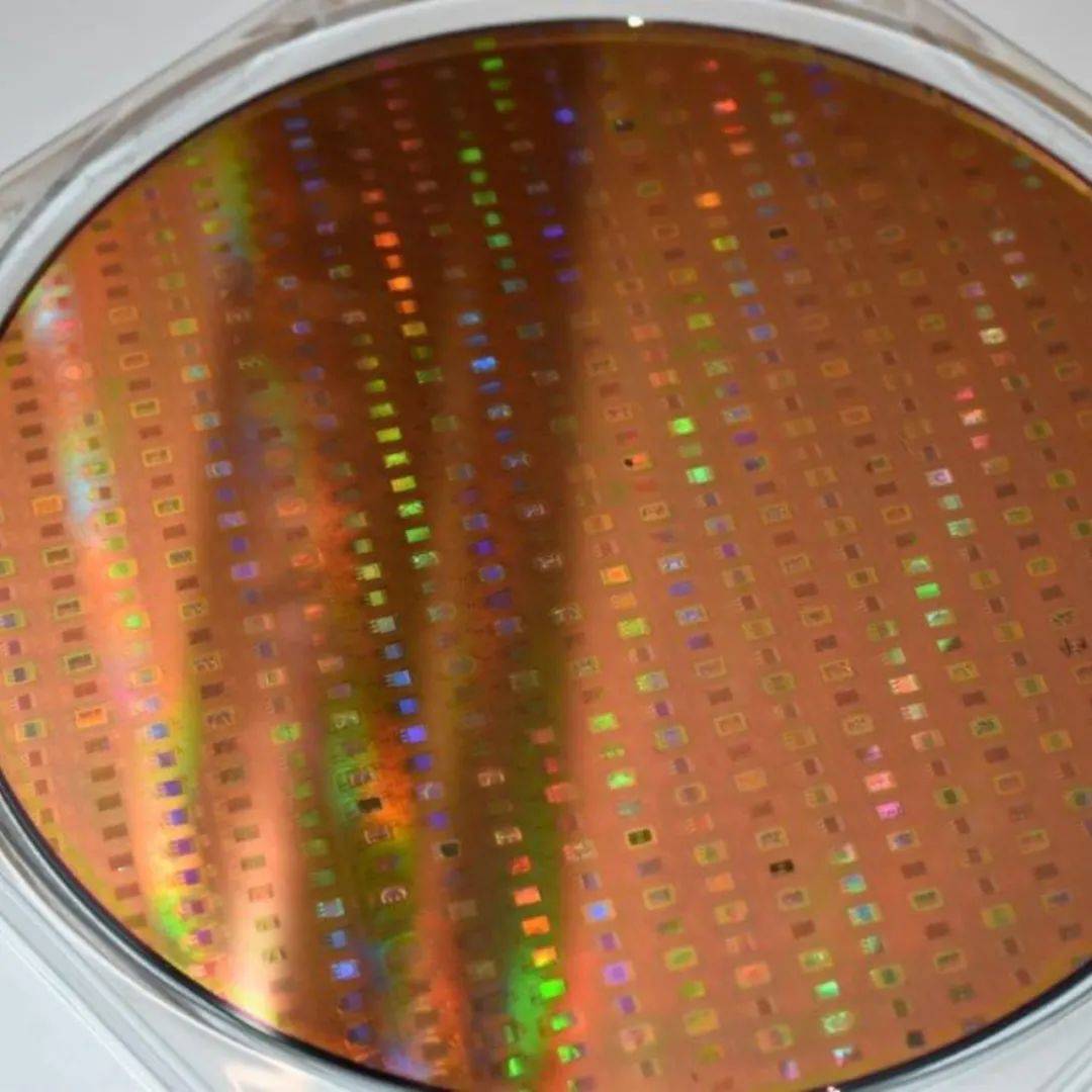 Micro LED | 比利时MICLEDI展示业界首款基于12吋晶圆的硅基LED显示器_该公司_技术_眼镜